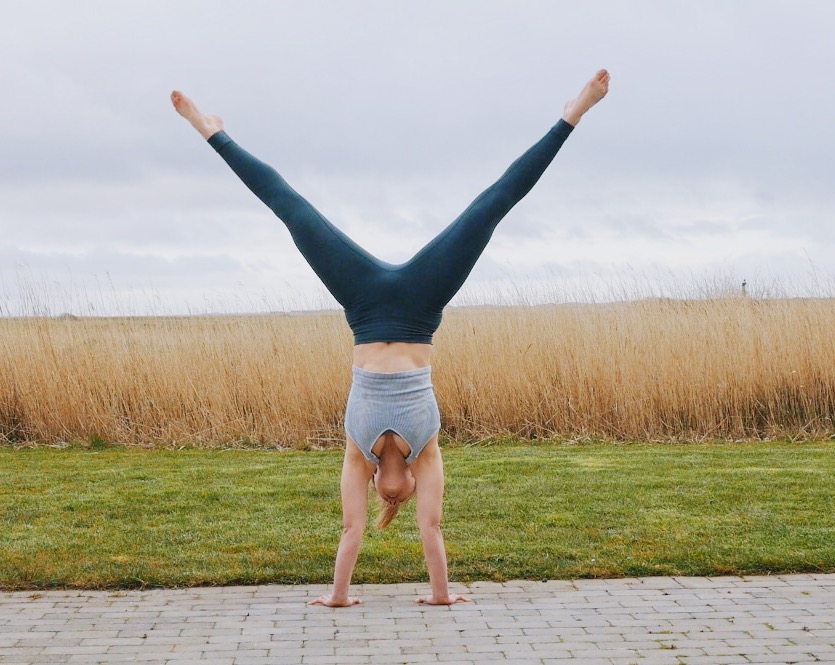 Create Balance In A Freestanding Handstand | COMPLETE HANDSTAND GUIDE ...