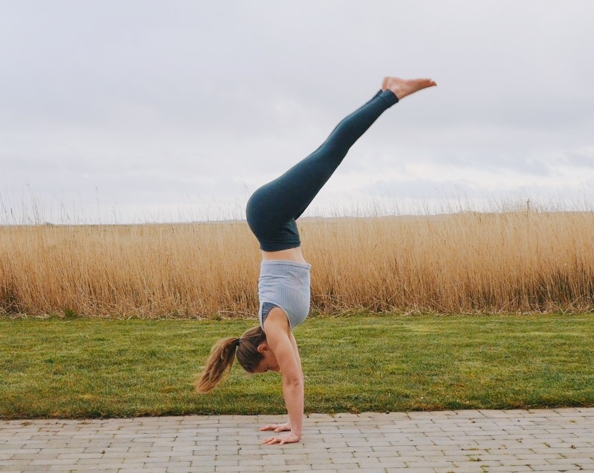 Create Balance In A Freestanding Handstand | COMPLETE HANDSTAND GUIDE ...