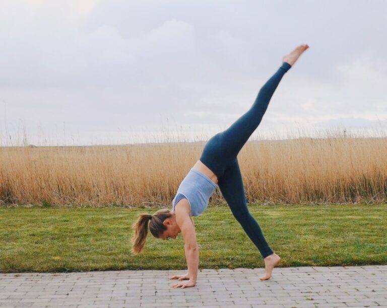 Create Balance In A Freestanding Handstand | COMPLETE HANDSTAND GUIDE ...