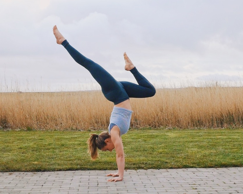 Create Balance In A Freestanding Handstand | COMPLETE HANDSTAND GUIDE ...